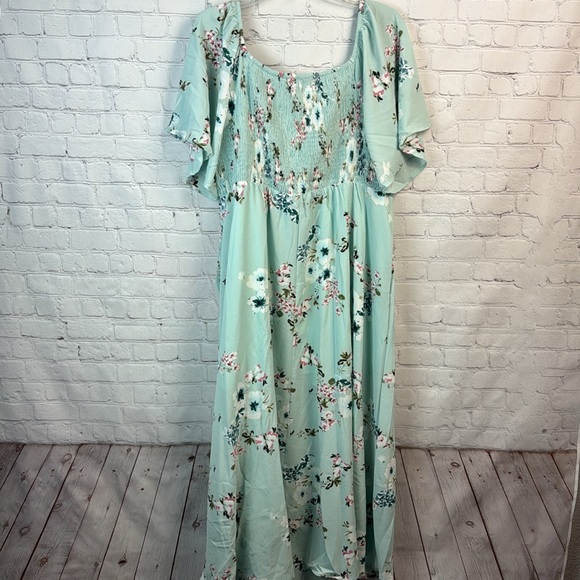 BloomChic | Dresses | Bloomchic Green Floral Smocked Bust Pocket Maxi ...